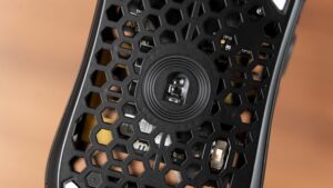 Finalmouse ULX レビュー。軽くて良い。ビルドクオリティが微妙だけど | GameGeek