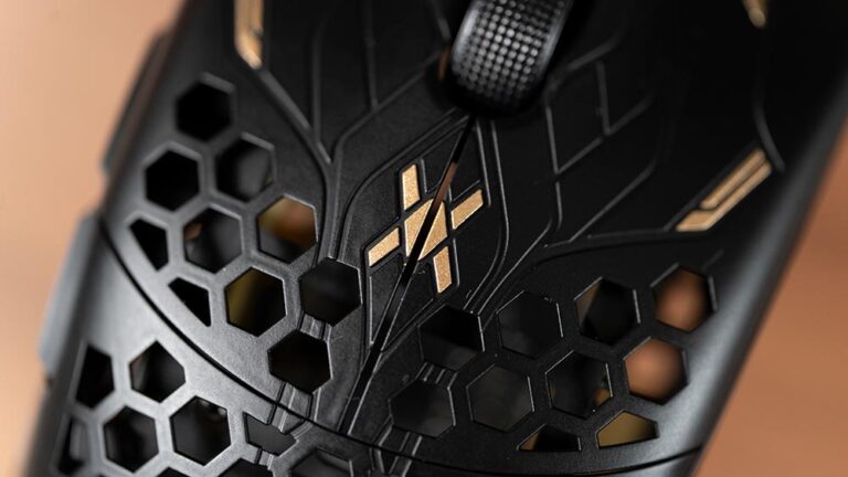 Finalmouse ULX レビュー。軽くて良い。ビルドクオリティが微妙だけど | ゲームギーク