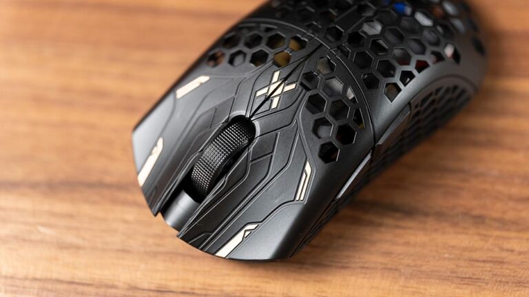 Finalmouse ULX レビュー。軽くて良い。ビルドクオリティが微妙だけど | GameGeek